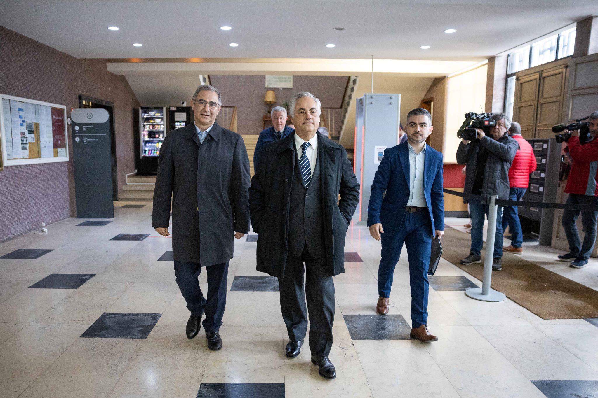 PAULO MONIZ APRESENTA-SE COMO GARANTIA DE DEFESA DOS AÇORES FACE À ...